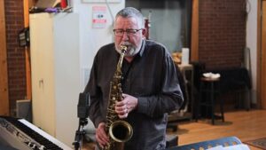 Jeff Crompton plays life on the outer edge of jazz | EarRelevant