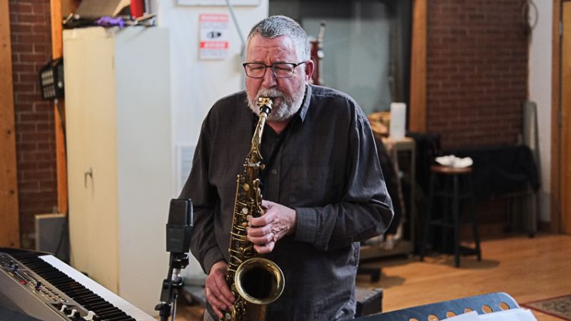 Jeff Crompton plays life on the outer edge of jazz | EarRelevant